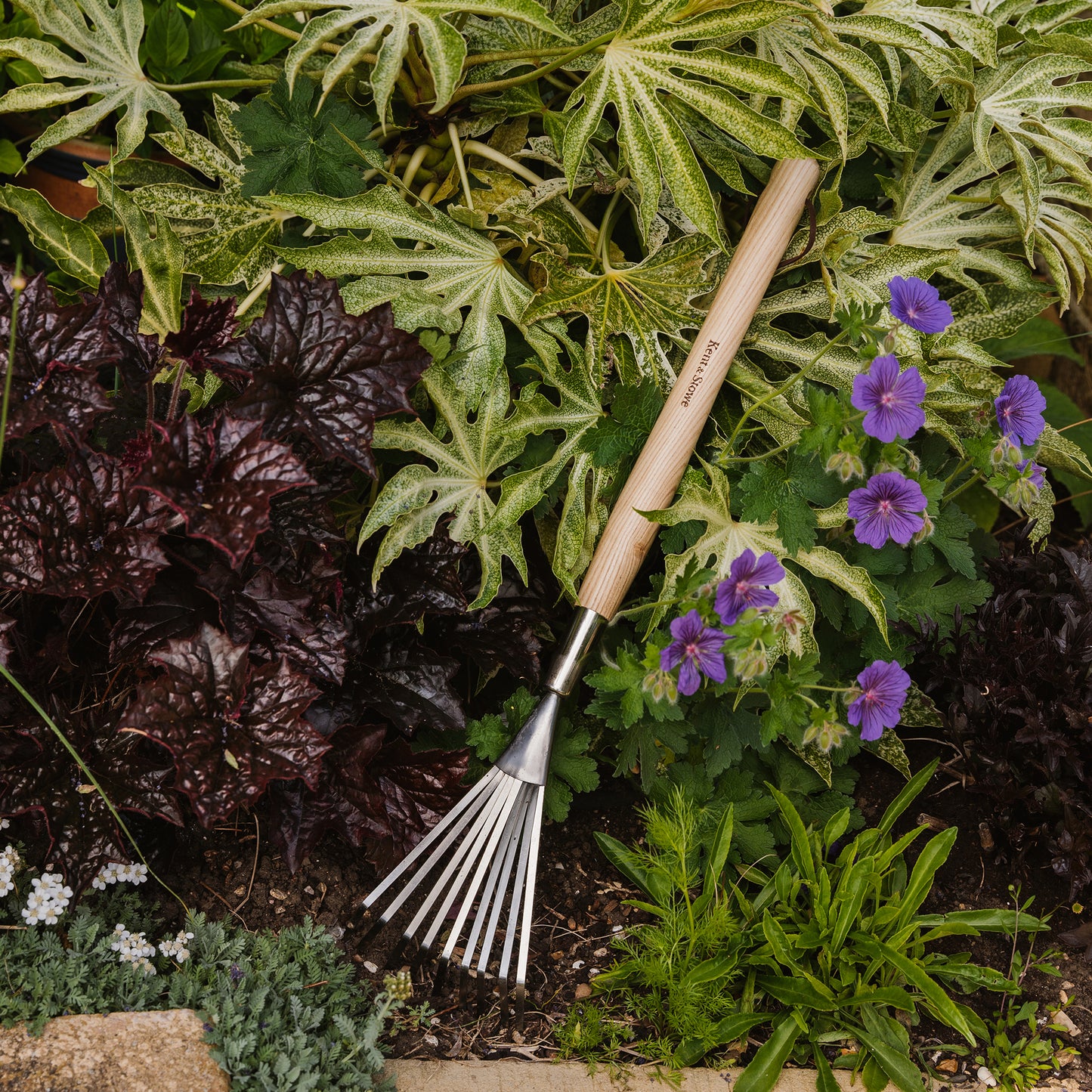 Kent & Stowe Border Hand Shrub Rake - Garden Tidy