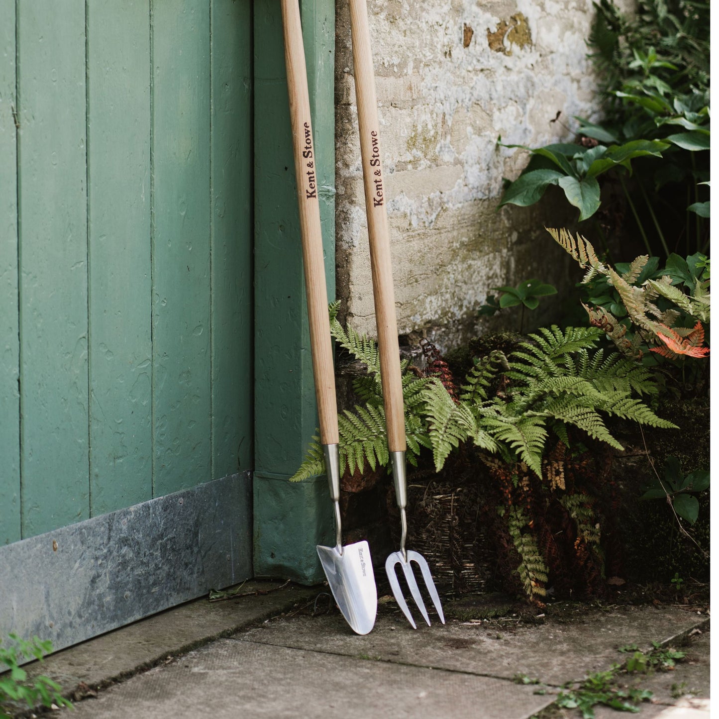 Kent & Stowe Long Handled Trowel - Potting & Planting Tools