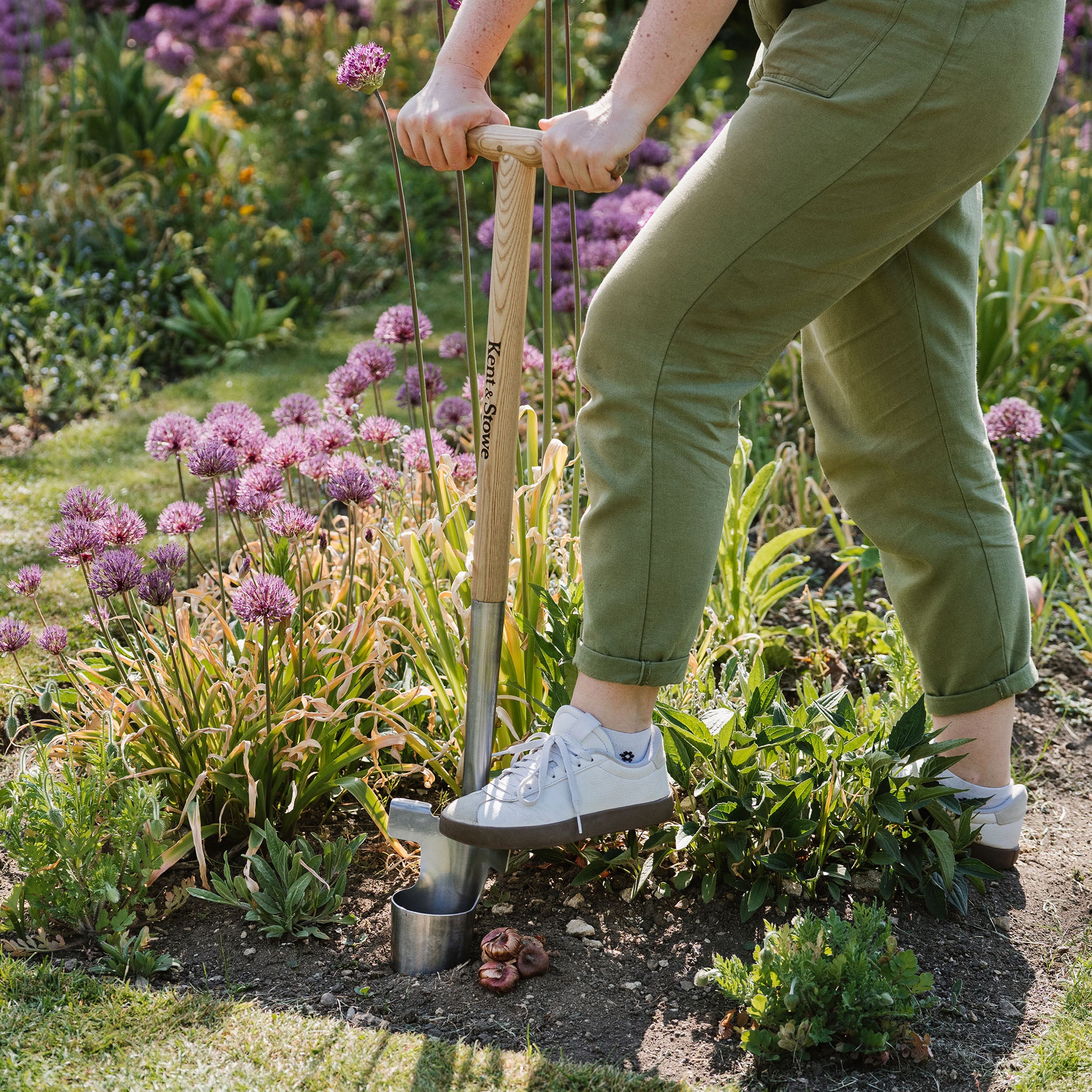 Kent & Stowe Long Handled Bulb Planter - Planting Tools