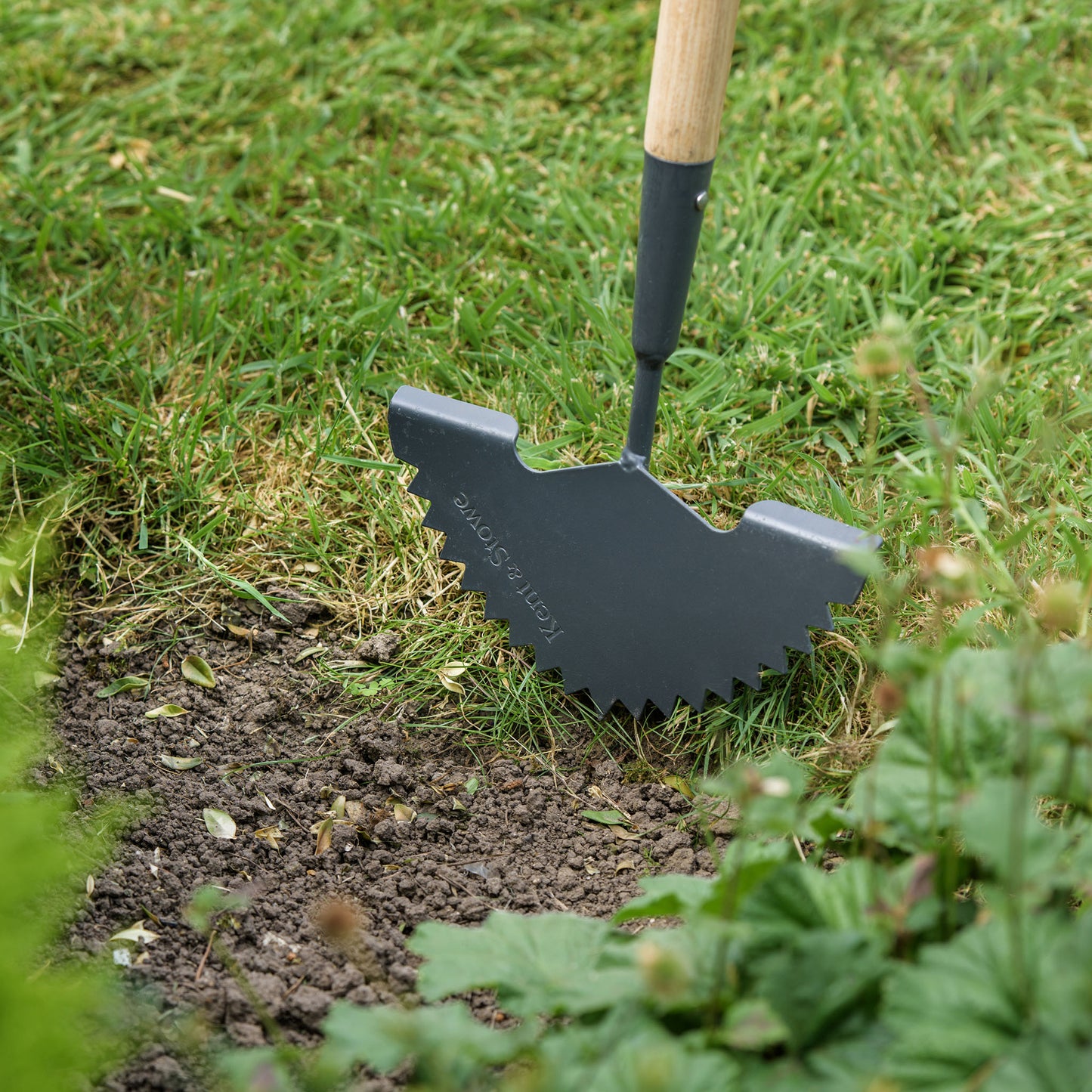 Kent & Stowe Carbon Steel Edging Iron - Lawn Care Tools