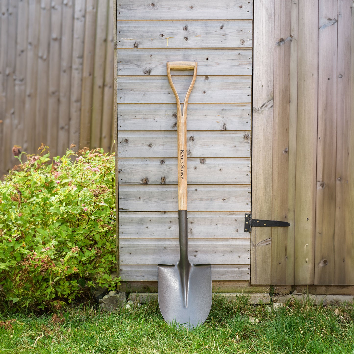 Kent & Stowe Round Nosed Shovel - Digging & Cultivating Tools