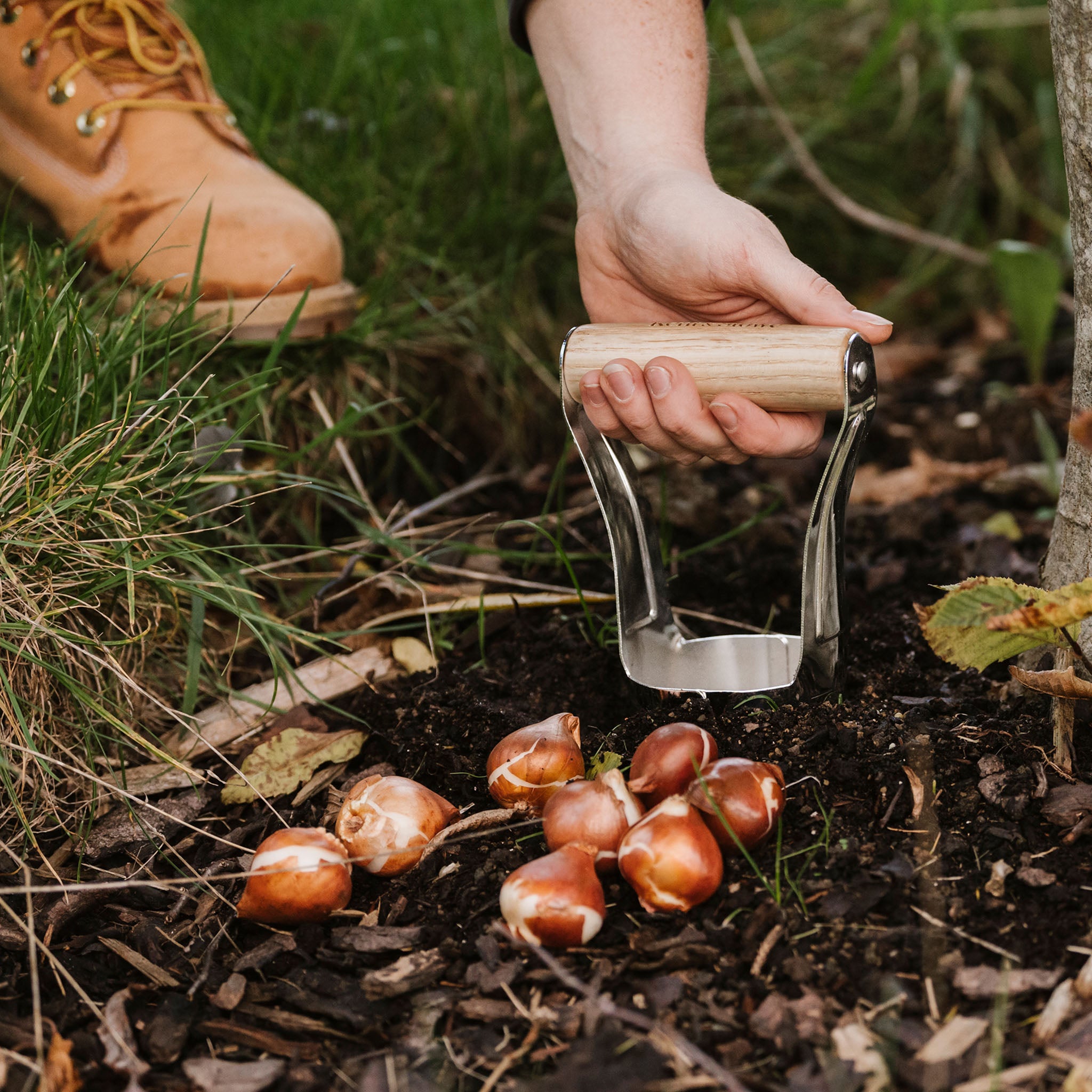 Garden Bulb Planter Tools | Buy Garden Bulb Planters Online | Kent & Stowe