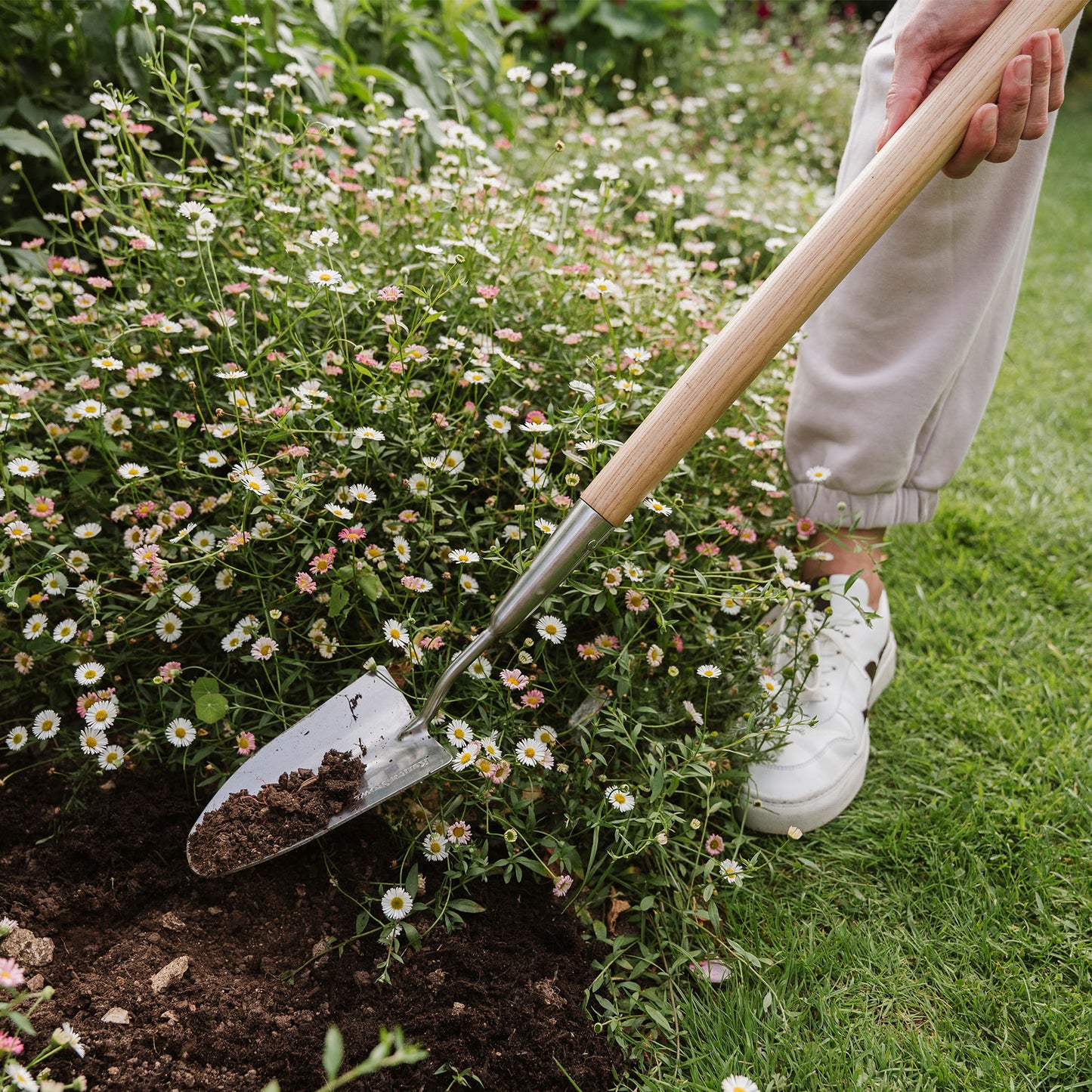 Kent & Stowe Long Handled Trowel - Potting & Planting Tools