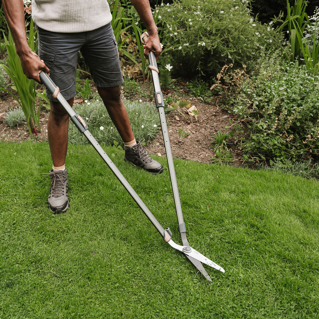Kent & Stowe SureCut Adjustable Height Lawn Shears - Cutting